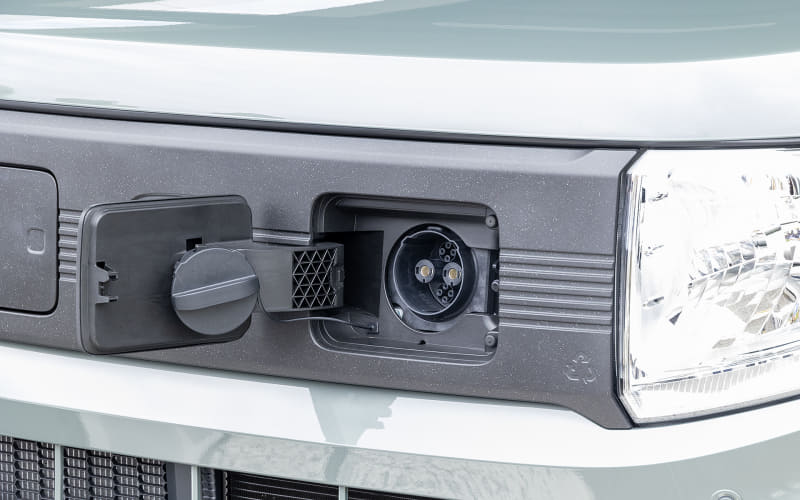 ホンダ、新型軽商用EV「N-VAN e:」発表会 “移動蓄電コンテナ”は補助金適用で全グレード200万円を切る設定 - Car Watch