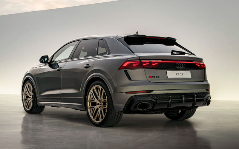 アウディ、高性能SUV「RS Q8」改良 パフォーマンスモデルは最高出力640PS、最大トルク850Nmを発生 - Car Watch