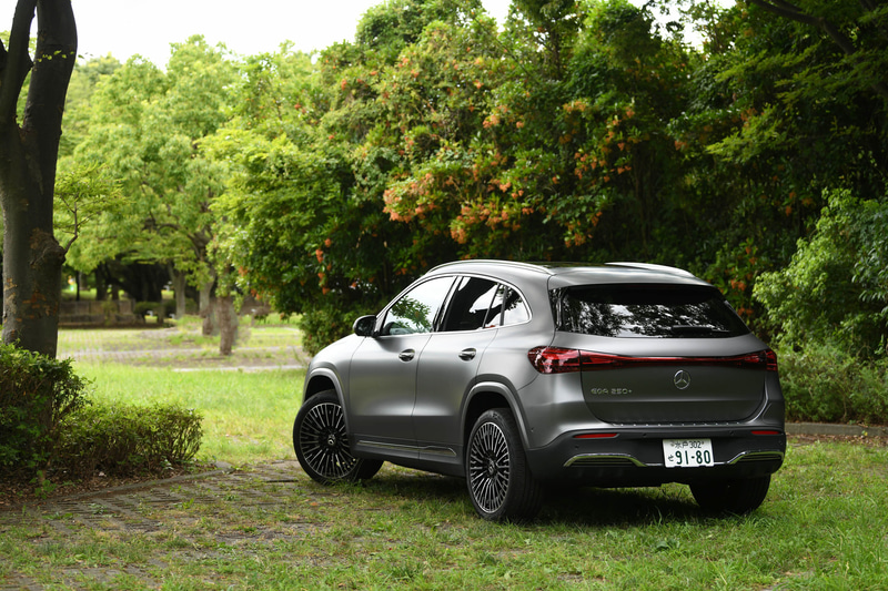 メルセデス・ベンツのEV「EQA」「EQB」乗り比べ 同じSUVでもそれぞれ違う個性 / - Car Watch