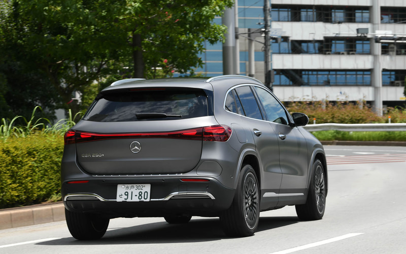 メルセデス・ベンツのEV「EQA」「EQB」乗り比べ 同じSUVでもそれぞれ違う個性 / - Car Watch