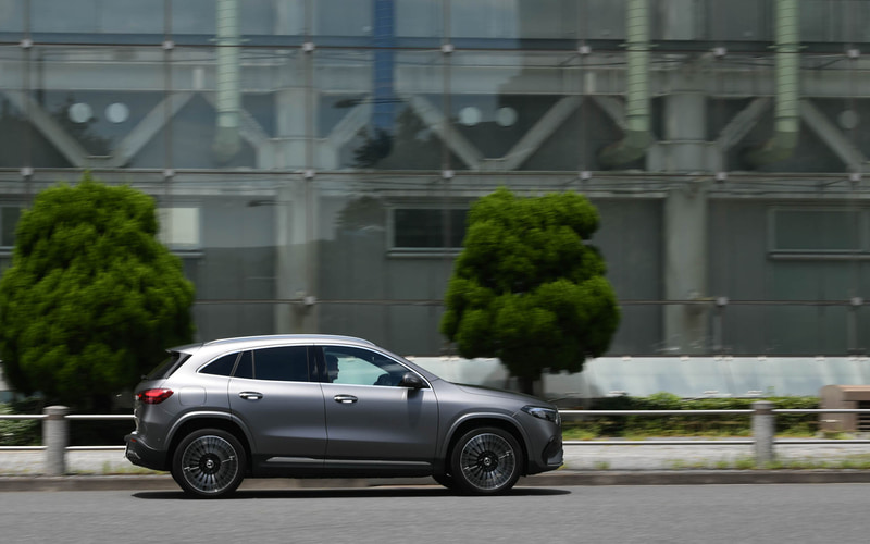 メルセデス・ベンツのEV「EQA」「EQB」乗り比べ 同じSUVでもそれぞれ違う個性 / - Car Watch
