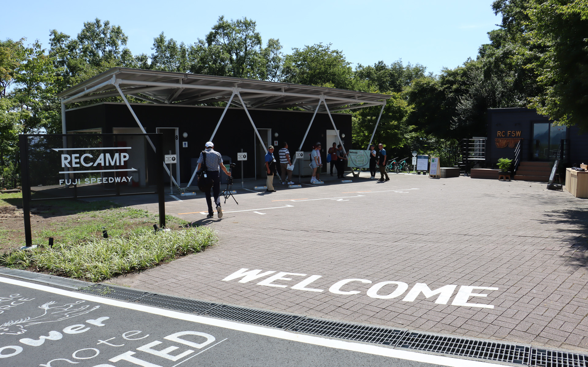 [画像]グレード1サーキットのインサイドエリアに常設される世界初のキャンプ場「RECAMP 富士スピードウェイ」9月20日オープン / (2/94) - Car Watch