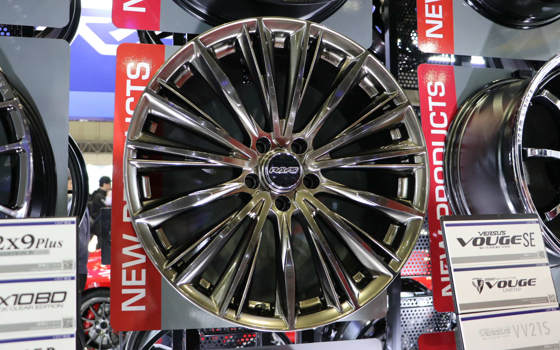 [拡大画像]レイズ、23インチの「TE37GC」やクローム仕様の「57CR」 エッジ部をシャープに魅せる限定色「グレイスゴールド」など展示