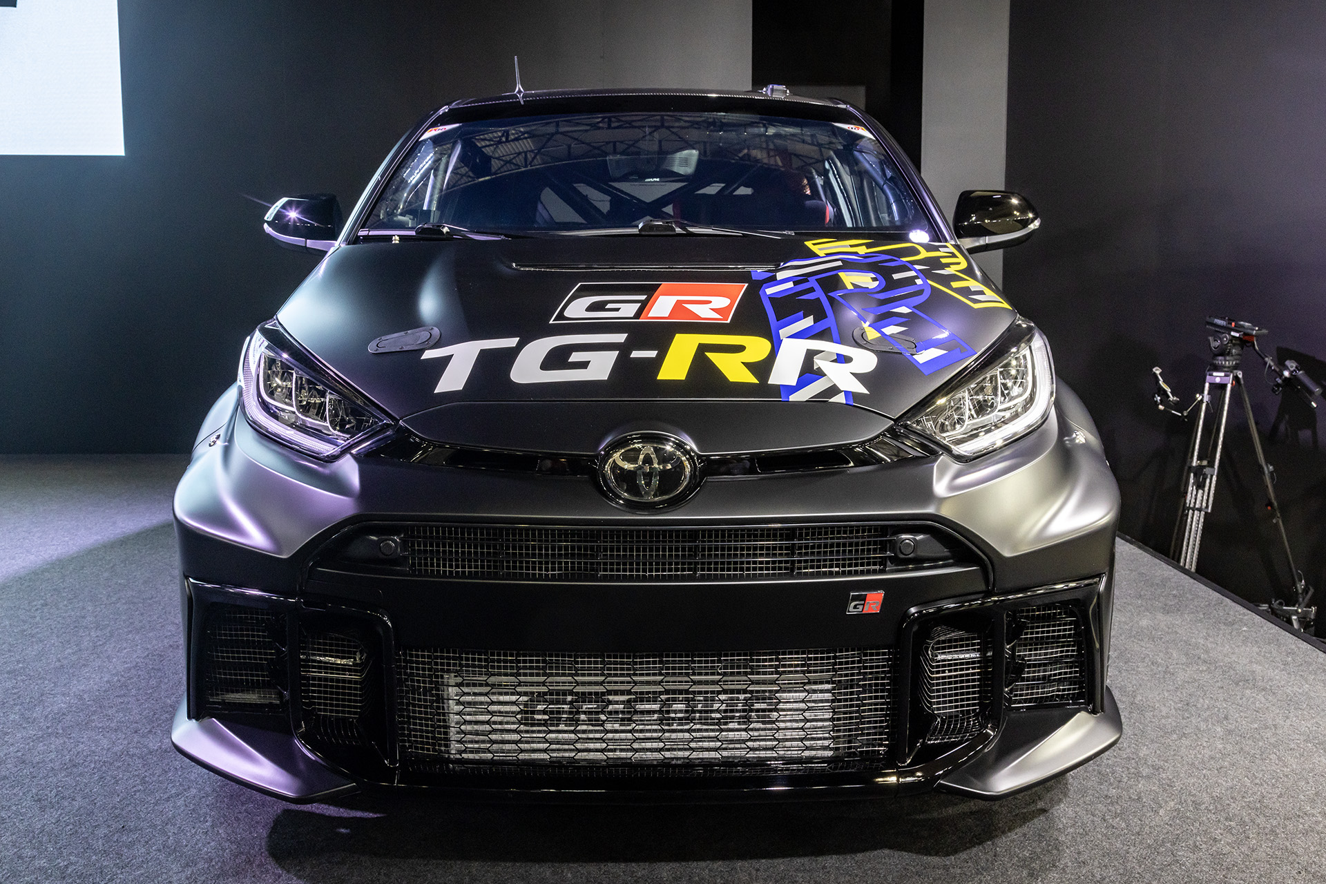 [拡大画像]「2025年モリゾウの10大ニュース」発表のトヨタ、エンジンをリアミッドシップに搭載した魔改造「GRヤリス」も登場