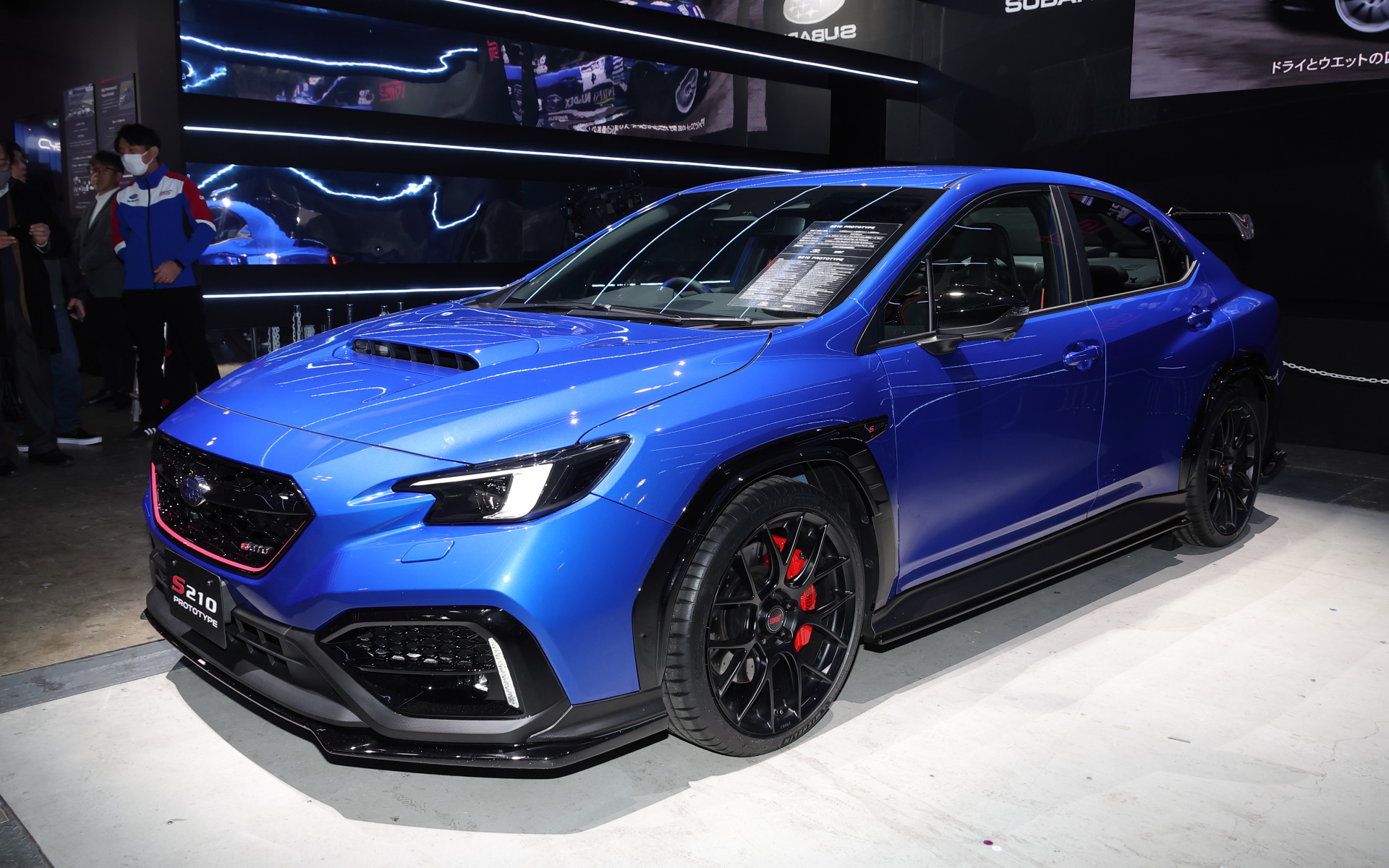 [拡大画像]コンプリートカー「S210（プロトタイプ）」や200台限定「BRZ」などを初公開したスバルブース