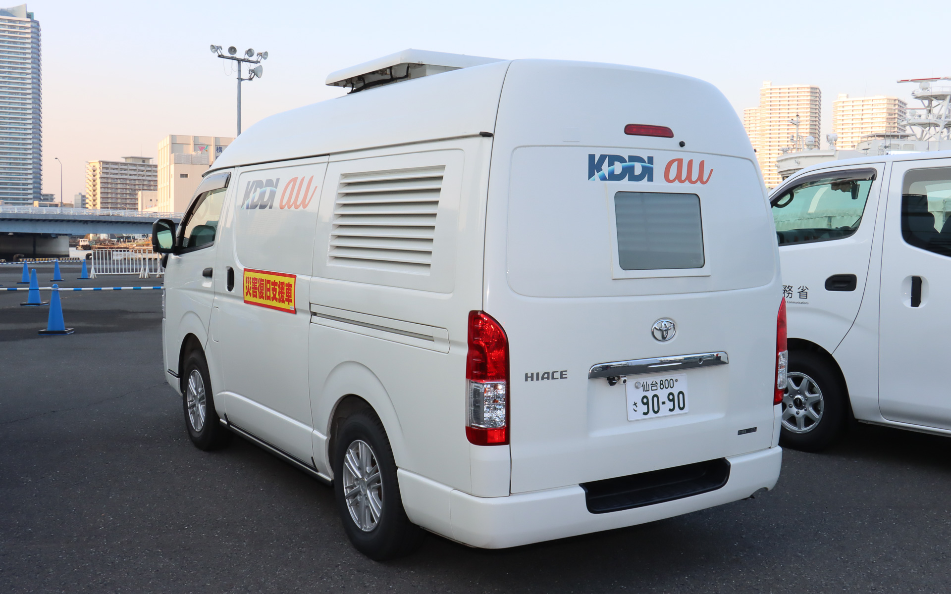 [画像]KDDI、災害時の通信復旧を迅速化させる災害対策訓練 能登半島地震の被災地で活躍した「アトレー 車載型基地局」も展示 / (114/155) - Car Watch