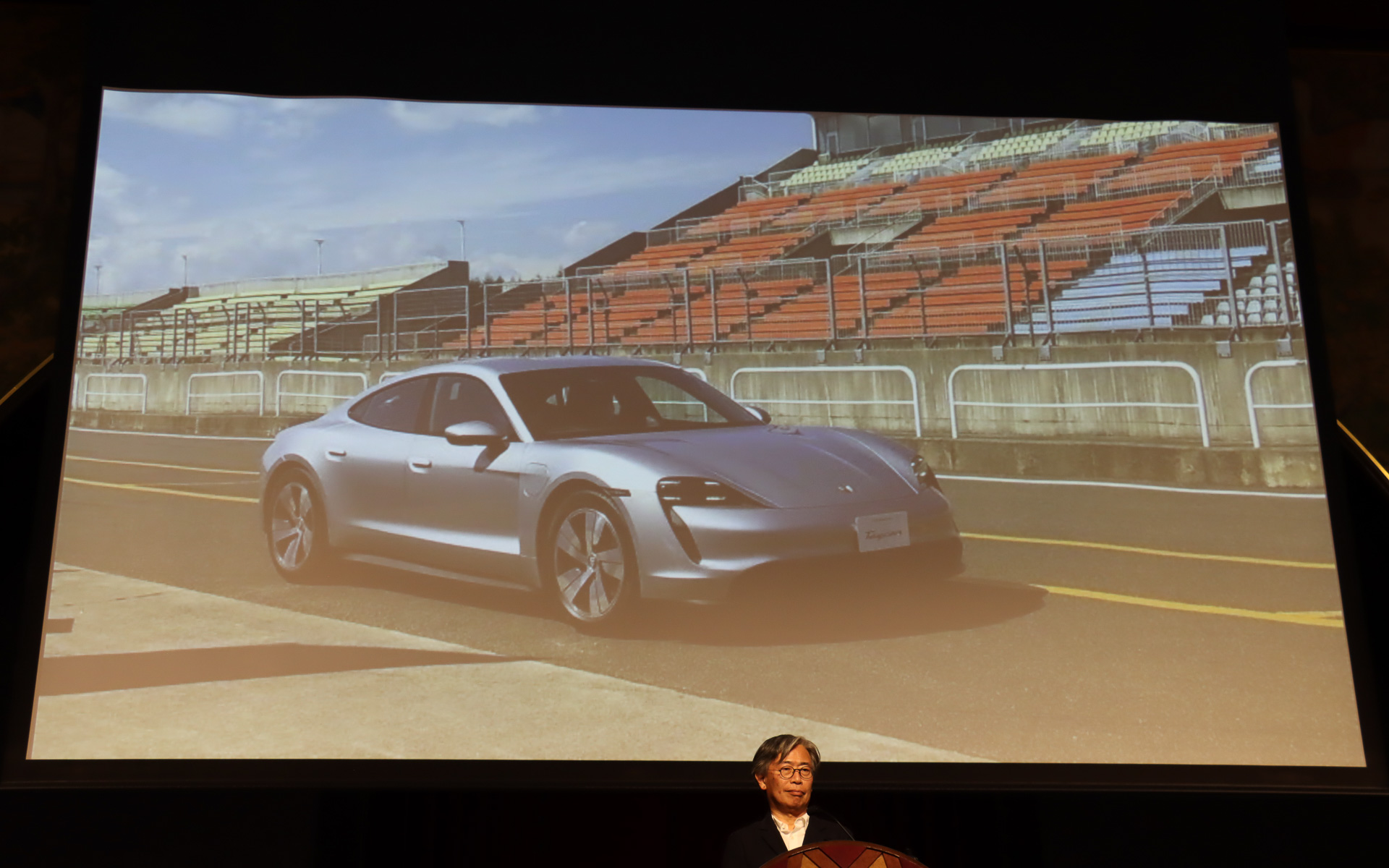 [画像]ポルシェ＆東大独自の教育プログラム「ラーン ウィズ ポルシェ」に参加した学生たちは何を思う？ 各界の著名ゲストも参加したシンポジウムを東大 安田講堂で開催 / (9/35) - Car ...