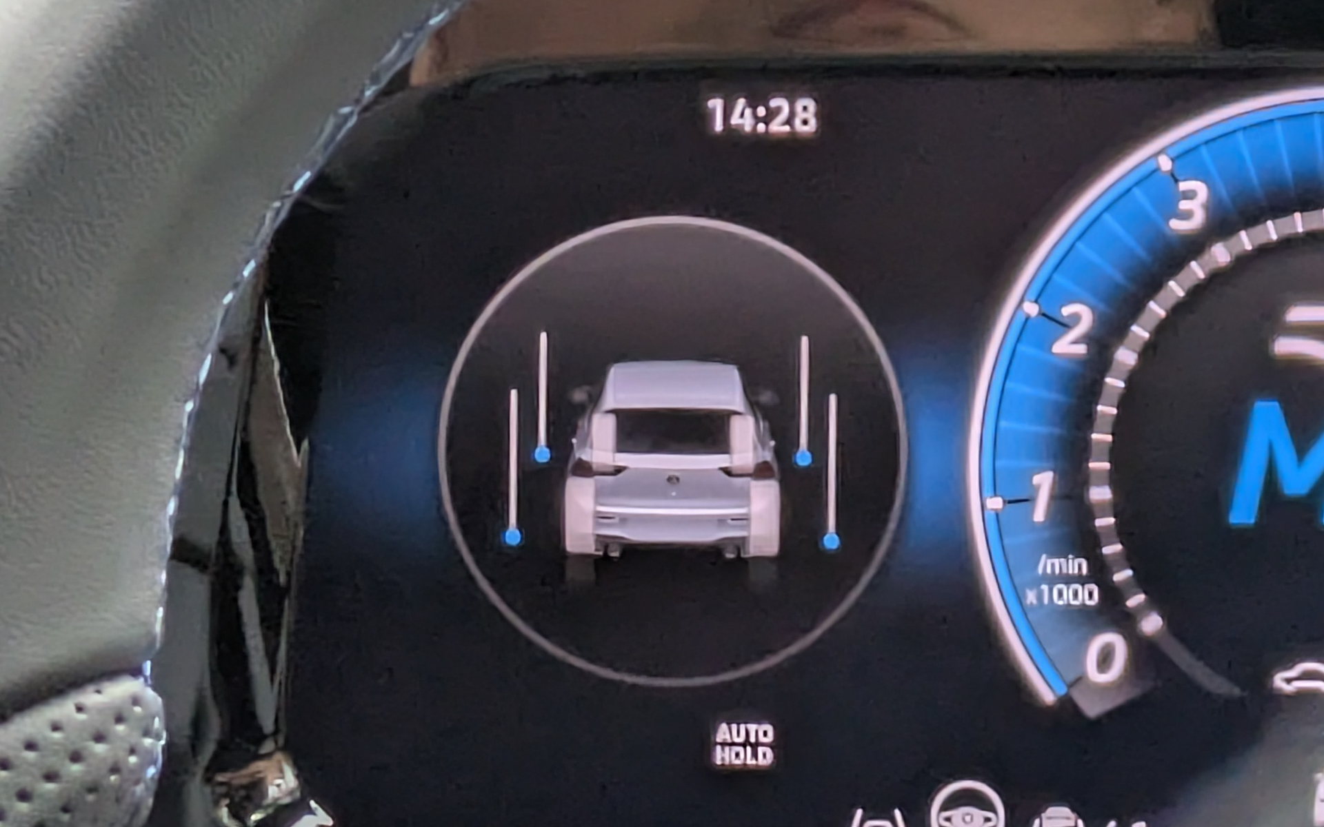 新型「ゴルフR」「ゴルフRヴァリアント」にクローズドコースで試乗 進化した4輪制御システム「4MOTION」は理屈抜きに楽しい！ / (28/35) - Car Watch