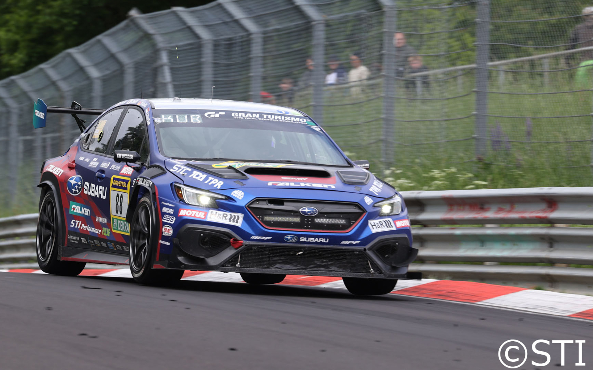 [画像]ファルケン、ニュル24時間レースに参戦する「ポルシェ 911 GT3R」「SUBARU WRX NBR CHALLENGE 2025」をサポート / (2/6) - Car Watch