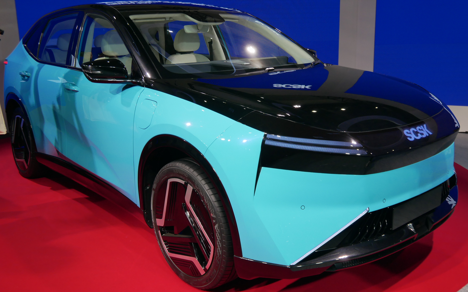 [拡大画像]SCSK、ソフトウェア起点で開発したバッテリEVのコンセプトカーをジャパンモビリティショー2025で初公開