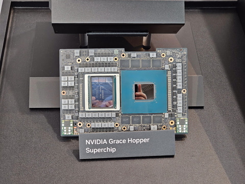 AWS、30％性能が向上したArm CPU「Graviton4」、性能4倍の新AIアクセラレータ「Trainum 2」などを発表 - クラウド ...