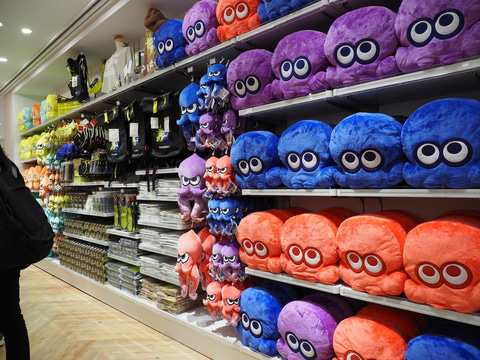 【Nintendo OSAKA】遂に11月11日オープン！ 任天堂に浸れる店内の様子を先行フォトレポート - GAME Watch