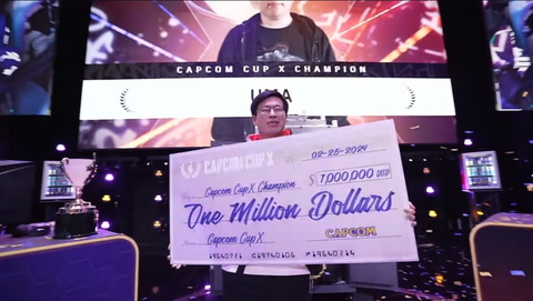 「CAPCOM CUP X」優勝者は台湾のUMA選手！ “100万ドルジュリちゃん”が誕生 - GAME Watch
