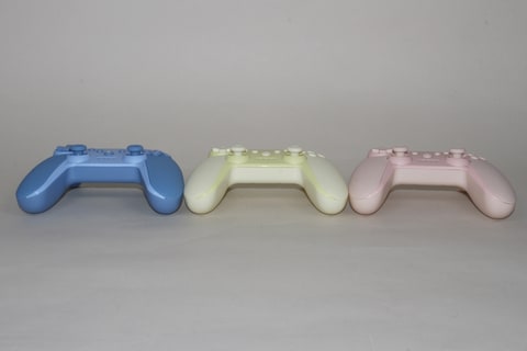 3COINS、Switchコントローラに新色登場！ 春らしいパステルカラー3色をさっそく使ってみた - GAME Watch