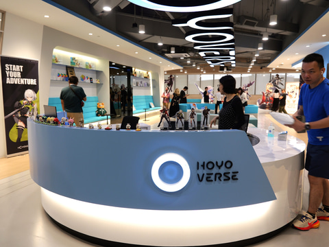 巨大パイモンがお出迎え！ HoYoverse・シンガポールオフィスフォトレポート - GAME Watch