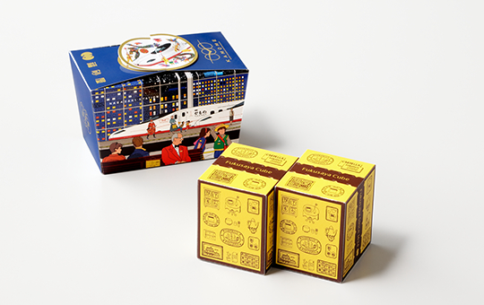 西九州新幹線「かもめ」デザインの「福砂屋キューブカステラKAMOMEギフトセット2個入（青箱・赤箱）」 - グルメ Watch