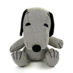 PEANUTS「スヌーピー」が「EDWIN（エドウィン）」とコラボしたら、かっこかわいいぬいぐるみになった - グルメ Watch