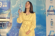 水を超えた水「アクエリアス NEWATER（ニューウォーター）」発売。「ゴクゴク飲めちゃう」と広瀬アリスさん - グルメ Watch