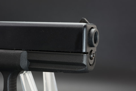 【レビュー】モデルガン「GLOCK 17 3rd HW “Evolution2改”」レビュー 音と煙と排莢、自動拳銃モデルガンならではの楽しさ - HOBBY Watch