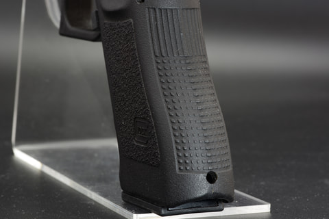 【レビュー】モデルガン「GLOCK 17 3rd HW “Evolution2改”」レビュー 音と煙と排莢、自動拳銃モデルガンならではの楽しさ - HOBBY Watch