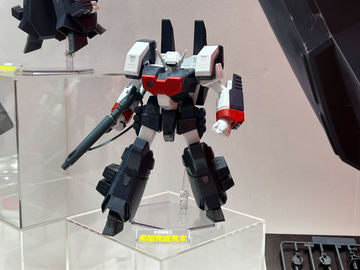 【レビュー】「30MM ACVI ナイトフォール」レビュー パイルバンカーの射出や頭部バイザーの装備など細かなゲーム内演出までプラモデル化したレイヴン機 - HOBBY Watch