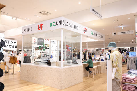 ユニクロ、1日中過ごせる新業態 前橋に「UNIQLO LOGO STORE」 - Impress Watch