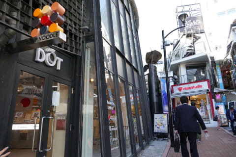 "スープDOT"でロボットがヌードルを作る「oh my DOT シブヤ」 - Impress Watch