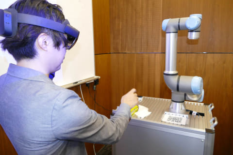 SF映画のような直接操作でロボットに動作を教える「RoboLens」 - Impress Watch