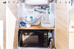 DIYでキャンピングカーを作るためのシェアガレージ「Mobi Lab.」が横浜にオープン - INTERNET Watch