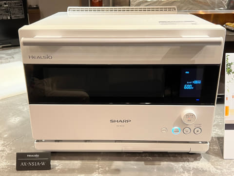 シャープ、塚田農場の丸鶏が焼ける新ヘルシオ。全自動で絶品ローストチキン - 家電 Watch