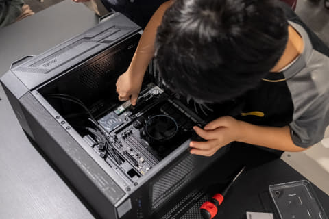 GIGA世代の子供たちがPCを組立て、仕組みを学んで初級マイスターに認定 - こどもとIT[Sponsored]