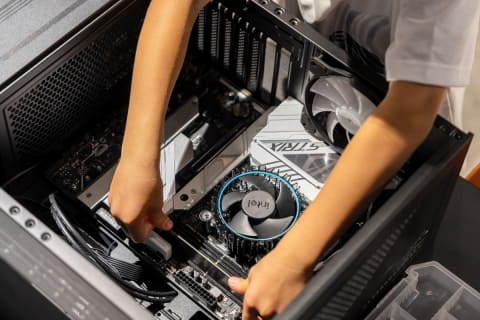 GIGA世代の子供たちがPCを組立て、仕組みを学んで初級マイスターに認定 - こどもとIT[Sponsored]