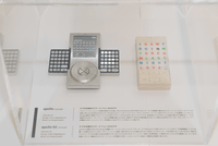 SUPER INFOBAR、talby 2……幻のモデルも登場するau Design project 15周年展示 - ケータイ Watch