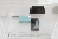 SUPER INFOBAR、talby 2……幻のモデルも登場するau Design project 15周年展示 - ケータイ Watch