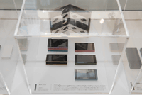 SUPER INFOBAR、talby 2……幻のモデルも登場するau Design project 15周年展示 - ケータイ Watch