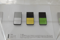 SUPER INFOBAR、talby 2……幻のモデルも登場するau Design project 15周年展示 - ケータイ Watch