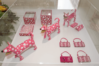 SUPER INFOBAR、talby 2……幻のモデルも登場するau Design project 15周年展示 - ケータイ Watch