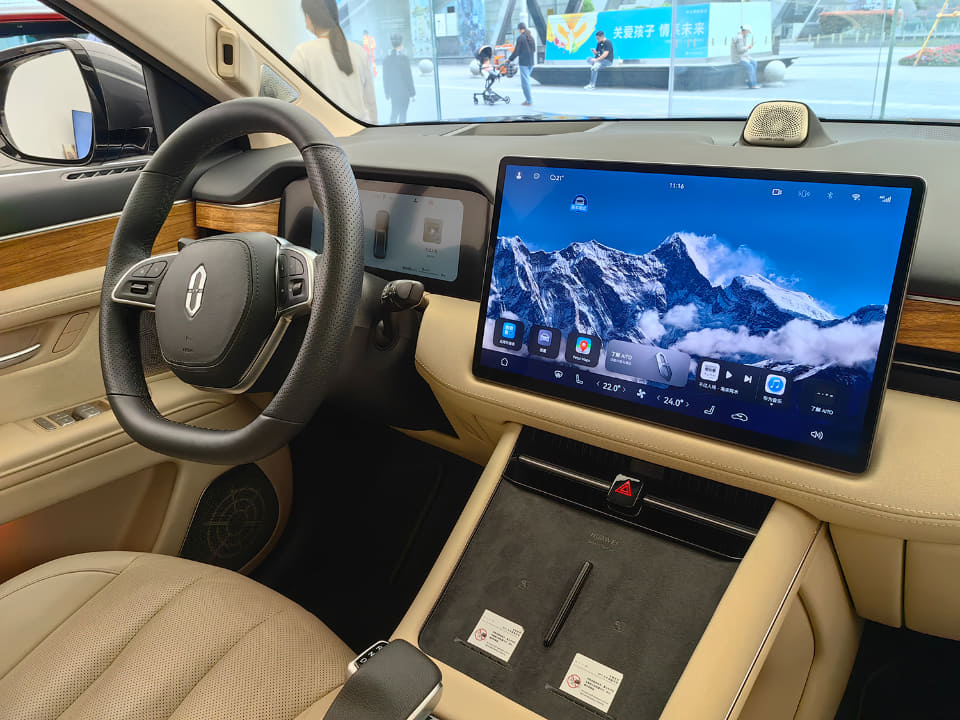 ファーウェイの自動車「AITO M7」を見てきた - ケータイ Watch