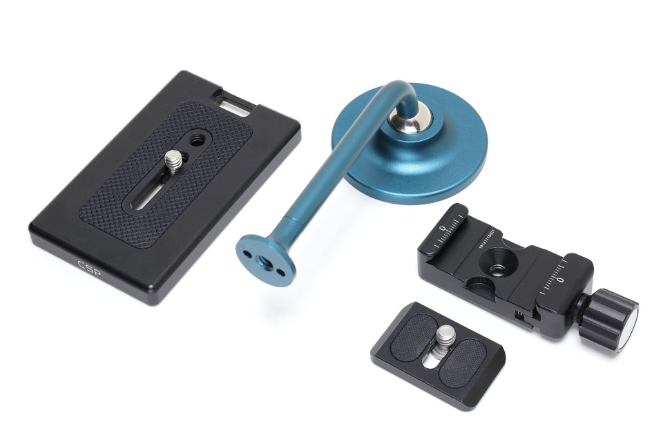 インスタで流れてきた撮影グッズ「カメラスタンドプレート」を購入、MagSafe化にもトライ！ - ケータイ Watch