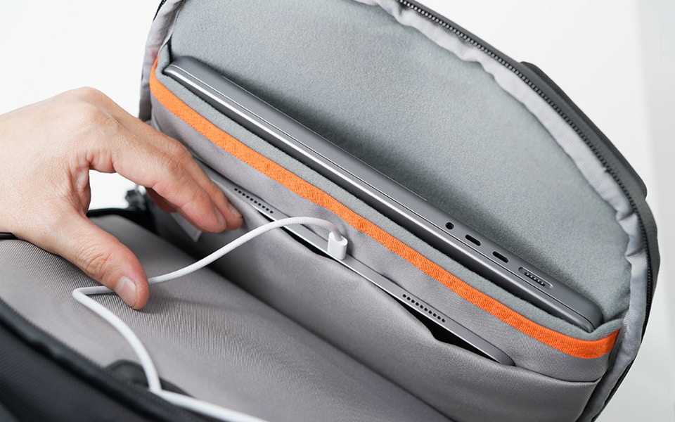 iPhoneの「探す」アプリ対応のバック「HyperPack Pro」が登場 - ケータイ Watch