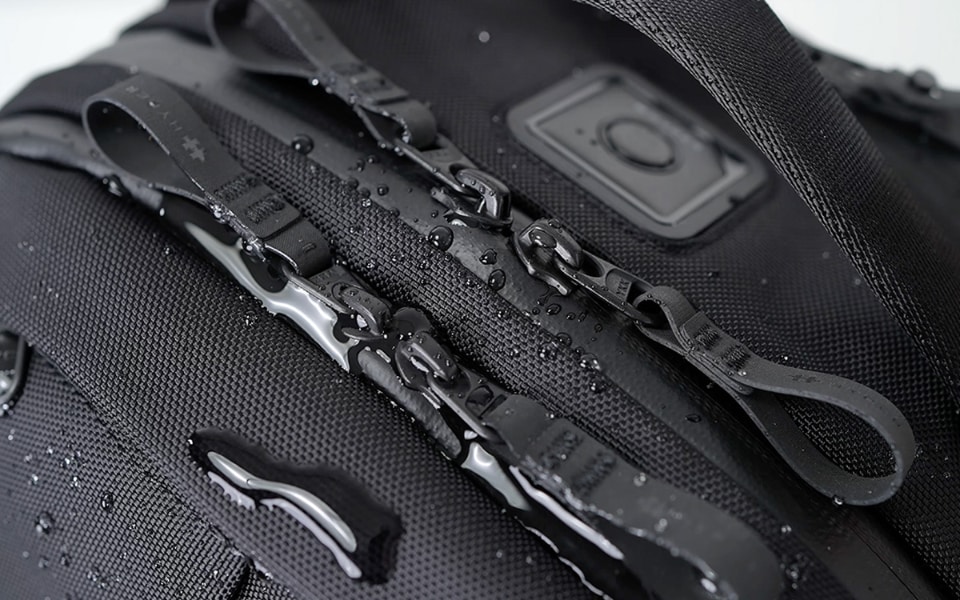 iPhoneの「探す」アプリ対応のバック「HyperPack Pro」が登場 - ケータイ Watch