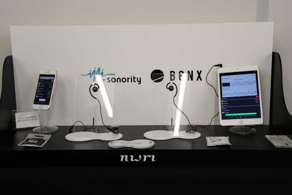 NTTの音声DX、音漏れしないオープンイヤーイヤホンと双方向で会話できる業務ツール「BONX WORK」が連携 - ケータイ Watch