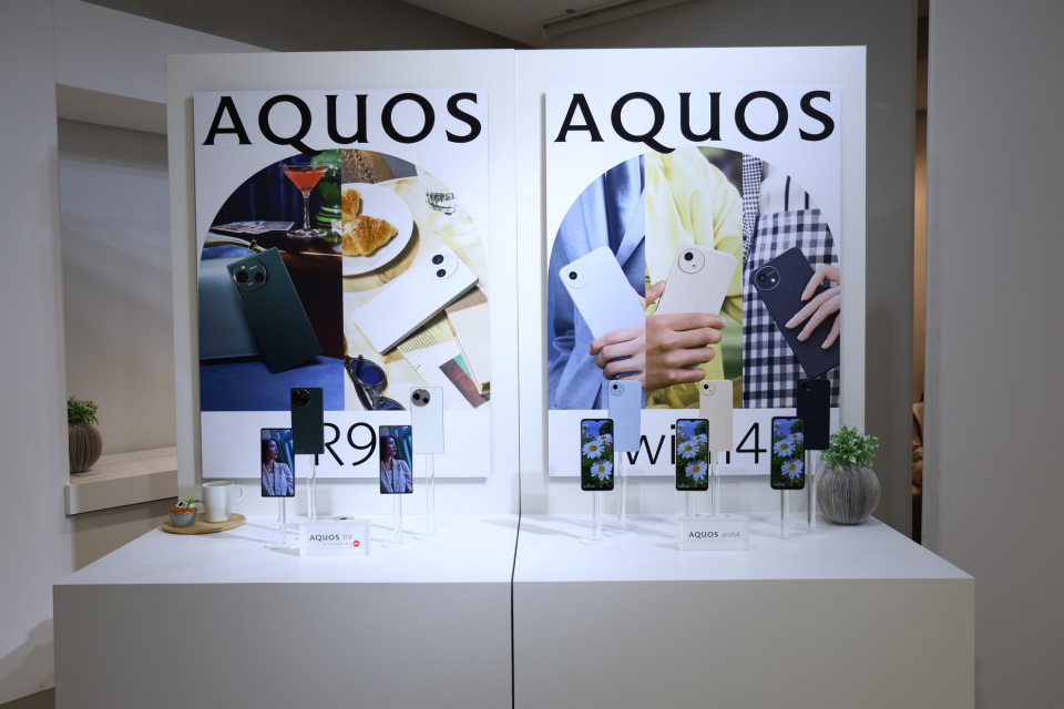 シャープが「AQUOS R9」「AQUOS wish4」を発表 - ケータイ Watch