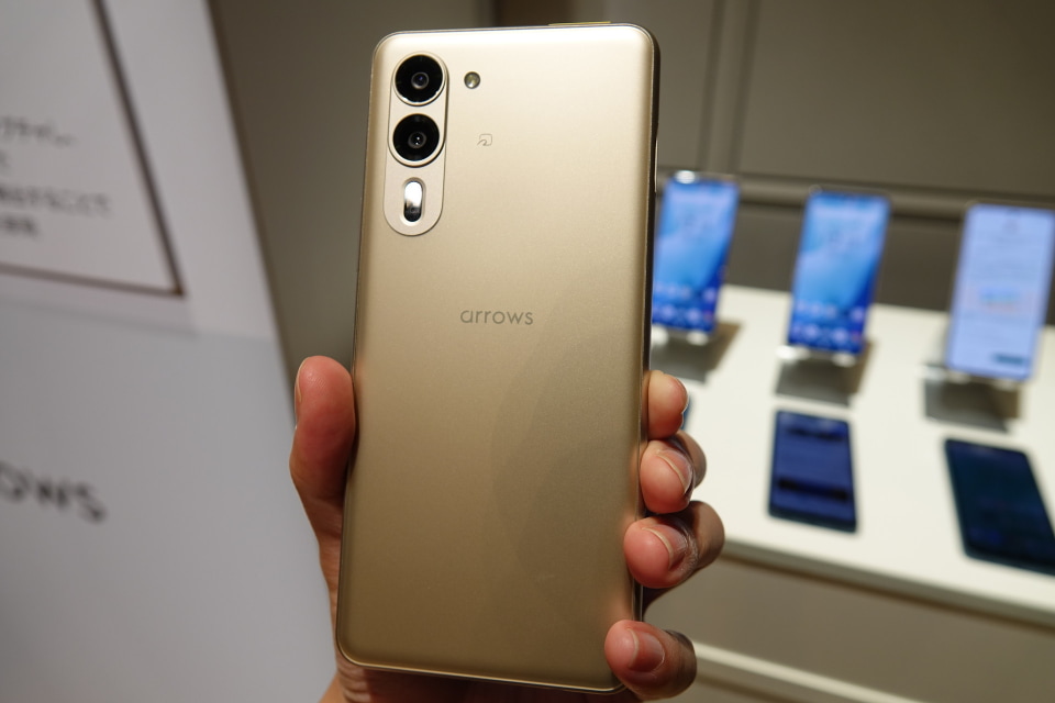 [写真で見る「arrows We2」と「arrows We2 Plus」] - ケータイ Watch
