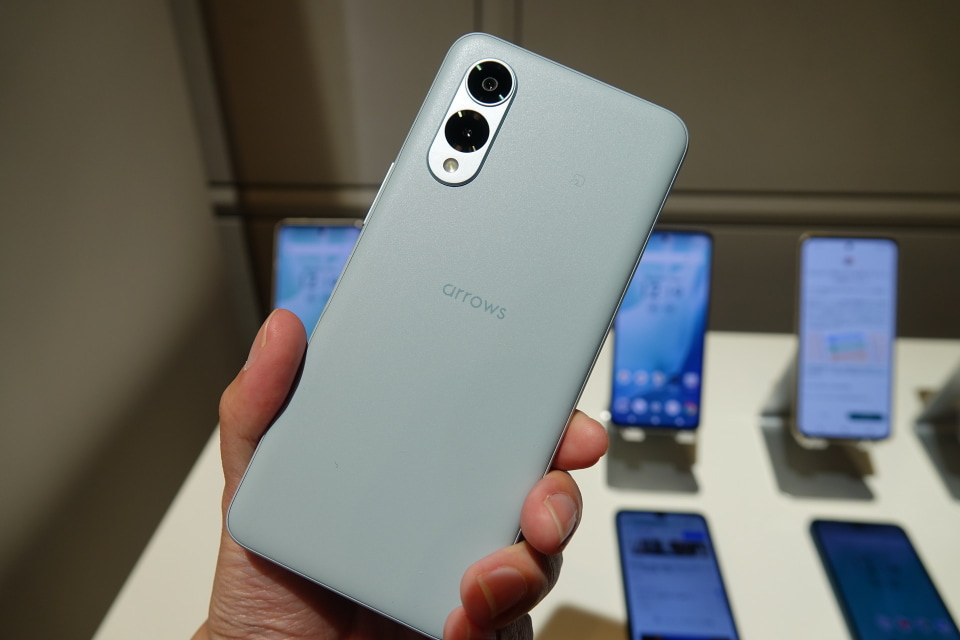 [写真で見る「arrows We2」と「arrows We2 Plus」] - ケータイ Watch