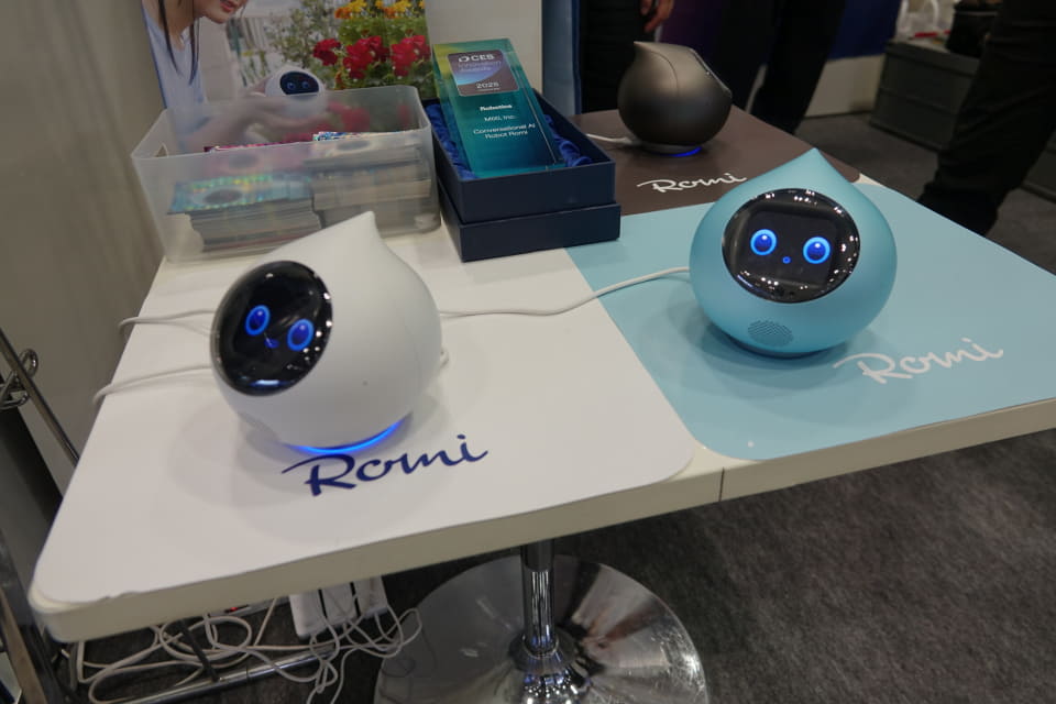 MIXI、CEATECで会話AIロボット「Romi」の新しい会話体験を出展 - ケータイ Watch