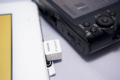 デジカメから取り出し不要！ 高速転送が便利なTransferJet内蔵SDカード - ケータイ Watch Watch