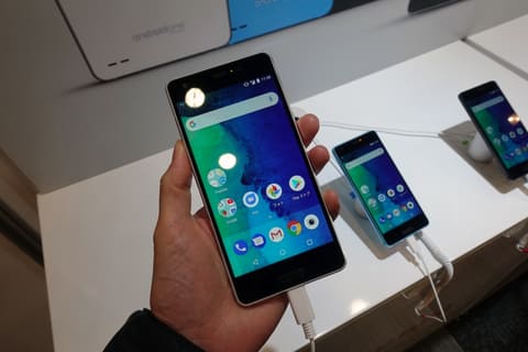 Y! mobile、Android One端末を4機種投入。12月からの学割プランも早期開始 - PC Watch