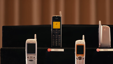 【やじうまPC Watch】総勢400台以上のガラケーたちが出演する「iモード卒業公演」 - PC Watch