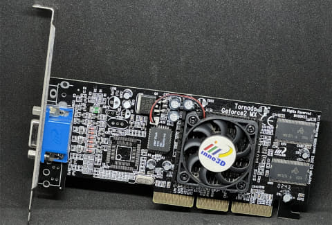 【買い物山脈】2ちゃんねる伝説のPC「フェニックス1号」を作ってみた - PC Watch